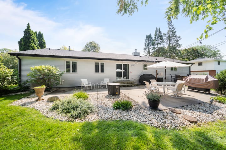 Modern Lake Geneva Retreat Near The Shore - Lake Geneva, WI