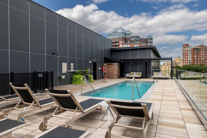 New Luxury Apt Downtown With Pool - Stamford, CT