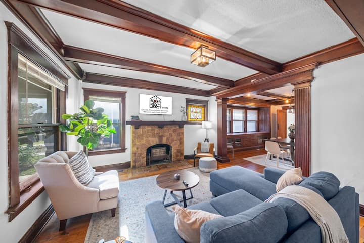 The Parlor - 2bd/1ba Furnished Midtown Apartment - Kansas City, KS