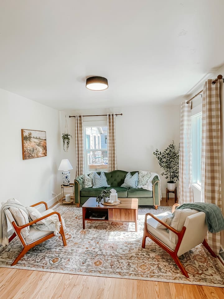 Rose Park Retreat | A Peaceful Missoula Cottage - Missoula, MT