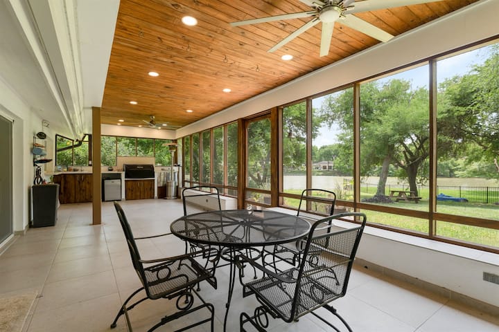 The Sunroom Villa On The Lake - Brownsville, TX