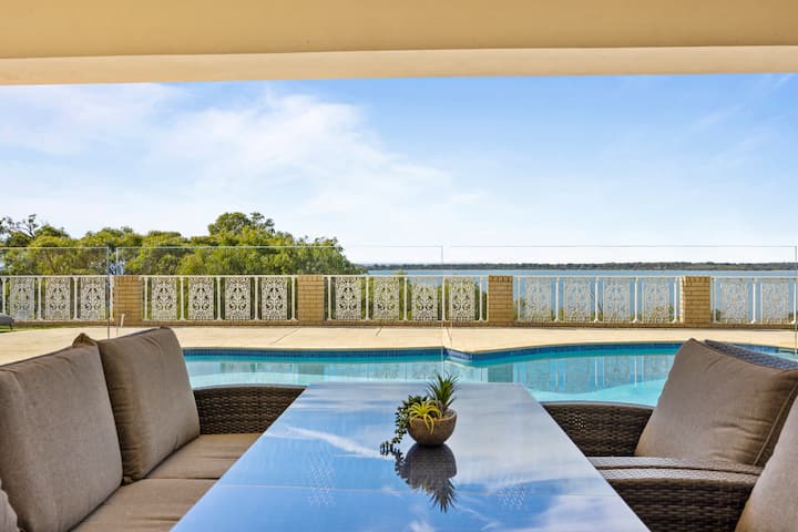 Waterfront Oasis In Dawesville - Western Australia