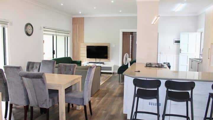 Unwind In The Berg | Cosy 6-sleeper - Cathkin Park