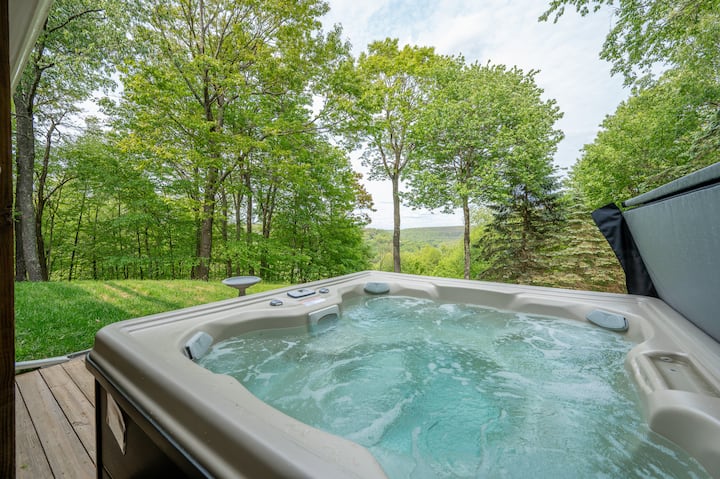 New! Epic Lake Views, Games, Hot Tub Comfort & A/c - Deep Creek Lake, MD