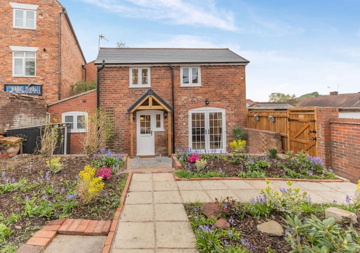 No Road - The Cottage - Stourport-on-Severn
