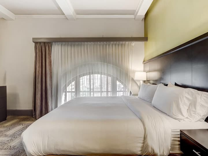 2 Suites W/ Kitchen Near Inner Harbor Delights - Baltimore, MD