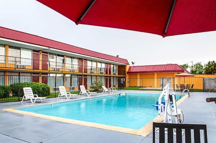 2 Ideal Rooms For Budget Travelers Near State Park - Slidell, LA
