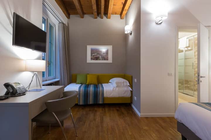 Breakfast-included Triple Room In Porta Venezia - Milan