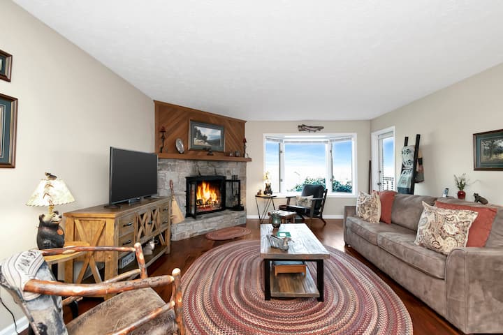 Chetola Juniper 2 | Fireplace, Pool, Spa - Blowing Rock, NC