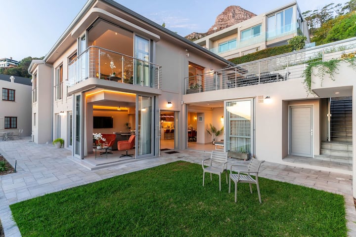 Lisburn On Clifton Villa - Ocean Views, Sleeps 15 - Cape Town