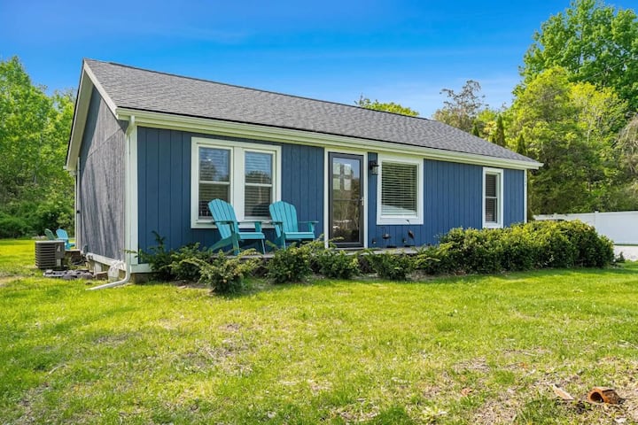 Bluestar Cottage - Hot Tub, Pergola, And Fire Pit! - Saugatuck, MI