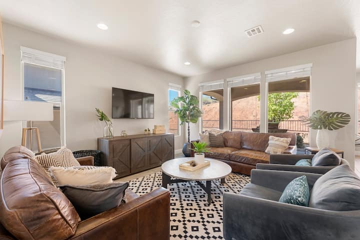 Desert Serenity: Community Pool + Hot Tub - St. George, USA