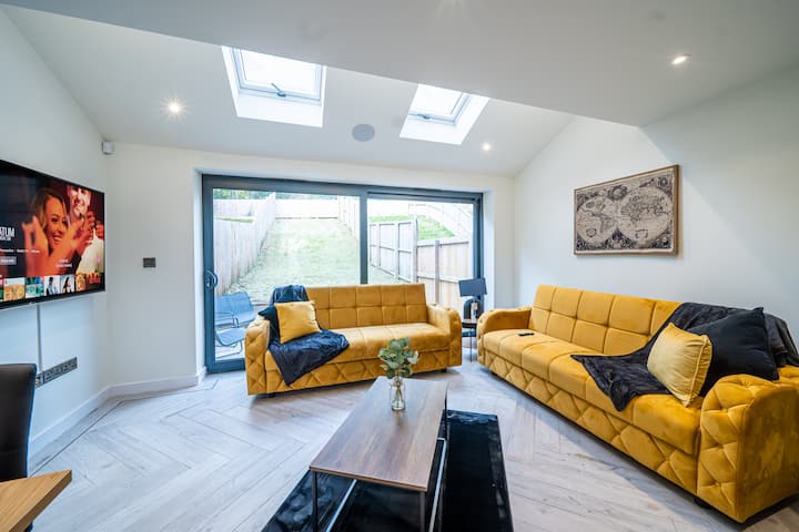 Large Townhouse Near City Centre Private Parking - Leeds