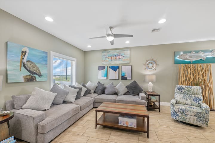 Dog-friendly Coastal Townhome With Heated Pool - North Padre Island, TX