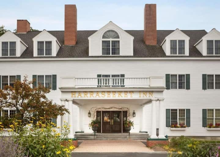 Coastal Maine Style Awaits | Free Breakfast - Freeport, ME