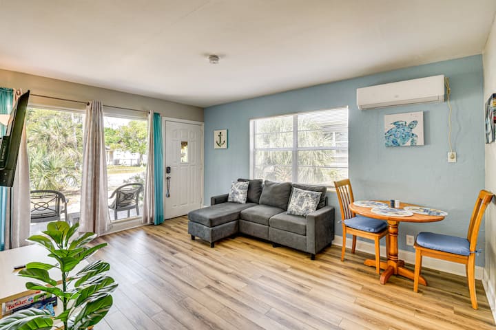 4 Mi To Daytona Boardwalk & Beaches: Cute Cottage - Daytona Beach, FL