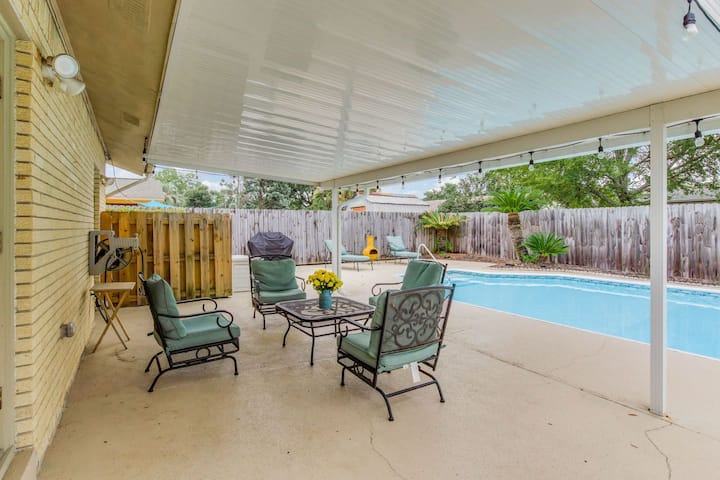 Family, Couples, Whole Pool House, 3/2, Fenced - Pensacola, FL