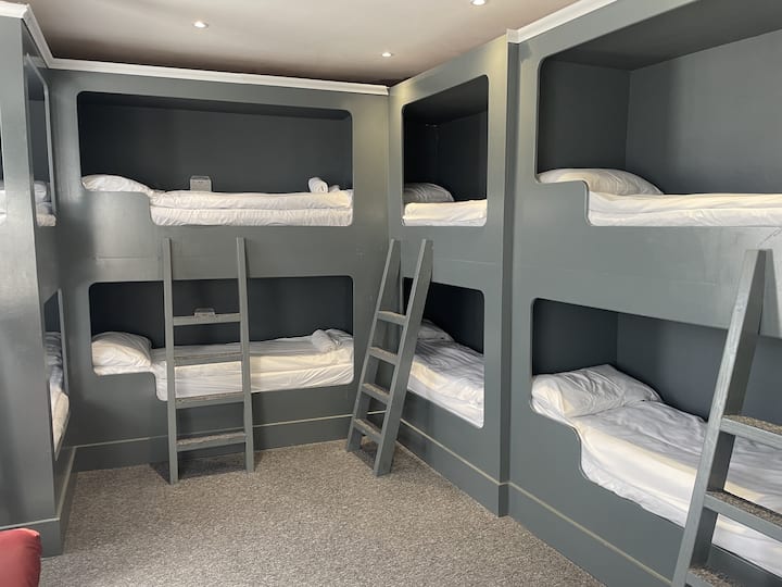 Liverpool Themed 8 Person 2 Bathroom Room - Liverpool