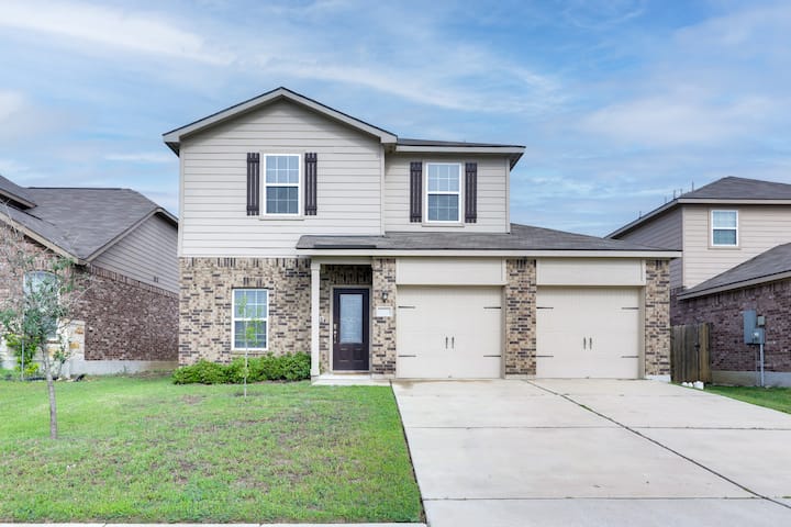 Pet-friendly Home W/ Fenced Yard In Manor - Elgin, TX