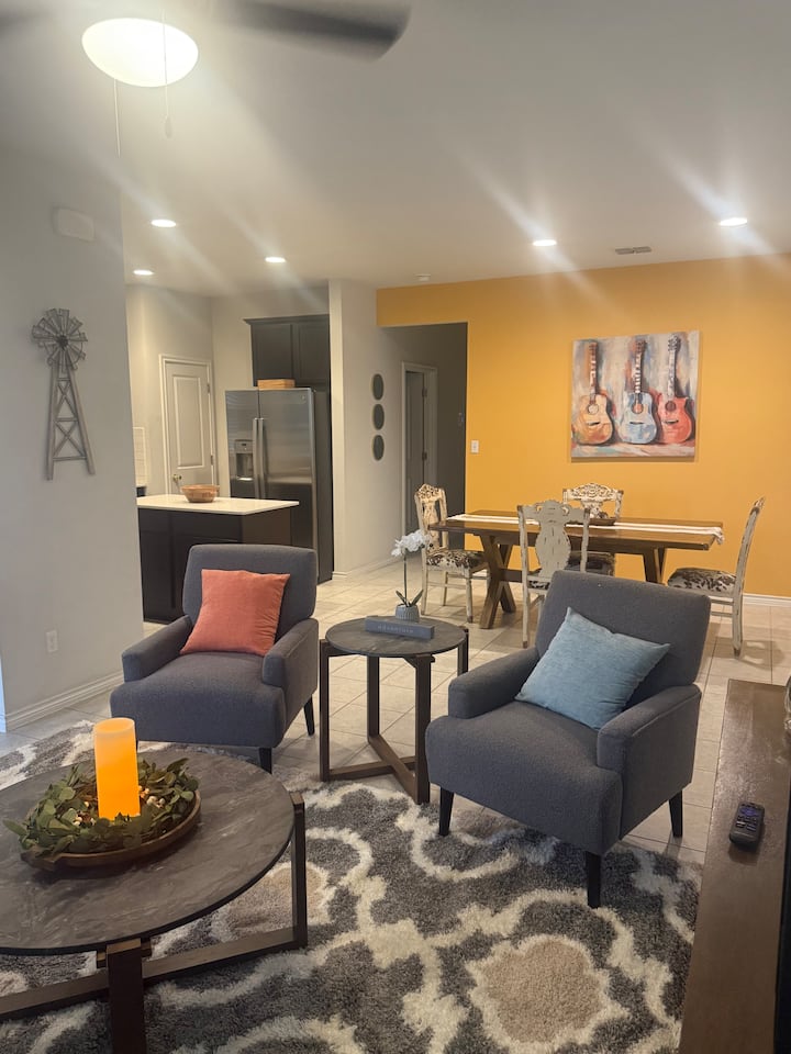 Home In San Marcos - 2 Bedroom & 2 Bath - San Marcos, TX