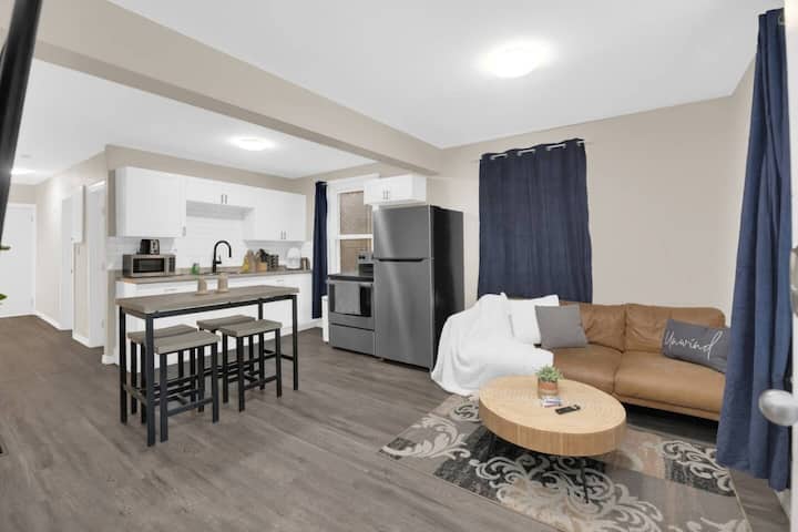 Peaceful 2 Bed By Riverside - Windsor, ON, Canada