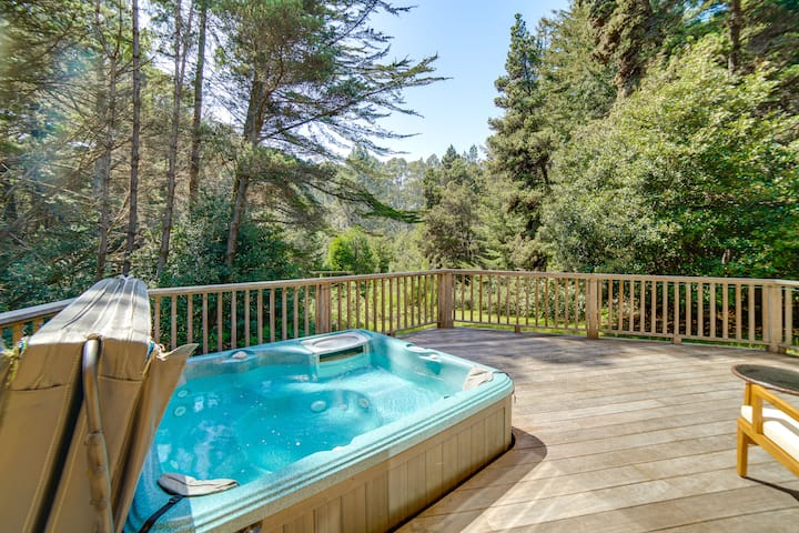 Hot Tub, 1 Mi To Beach: 12-acre Fort Bragg Cabin! - West Coast