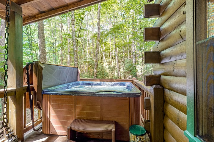 Woodland 2br | Hot Tub | Fireplace | Dog-friendly - Blue Ridge, GA