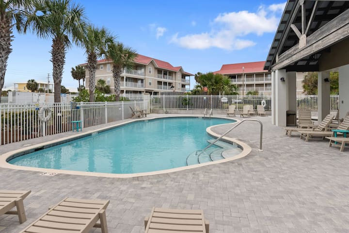 Camp David- Gated Community, Private Beach! - Pensacola Beach, FL