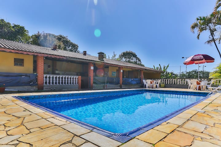 Chácara Em Ibiúna - Piscina, Churrasqueira E Campo - Ibiúna