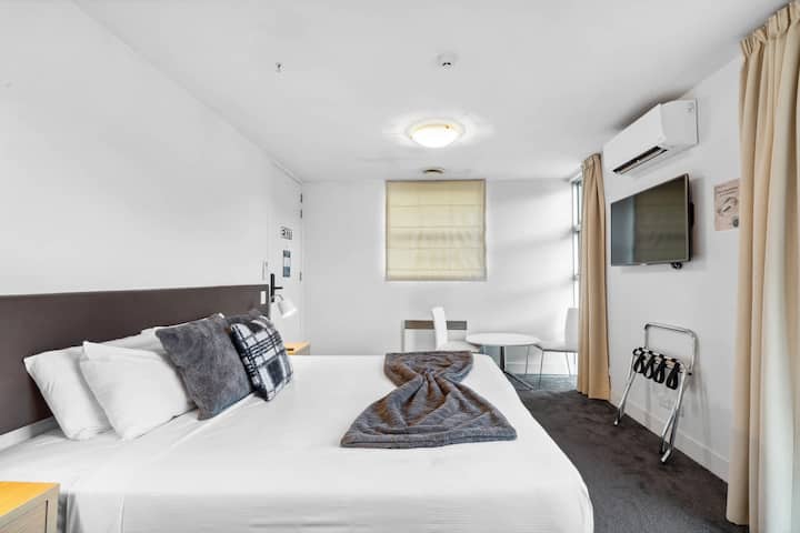 Lakeside Studio Retreat - Arrowtown