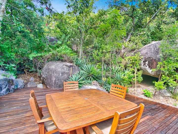 Absolute Beachfront And Pool House - Magnetic Island