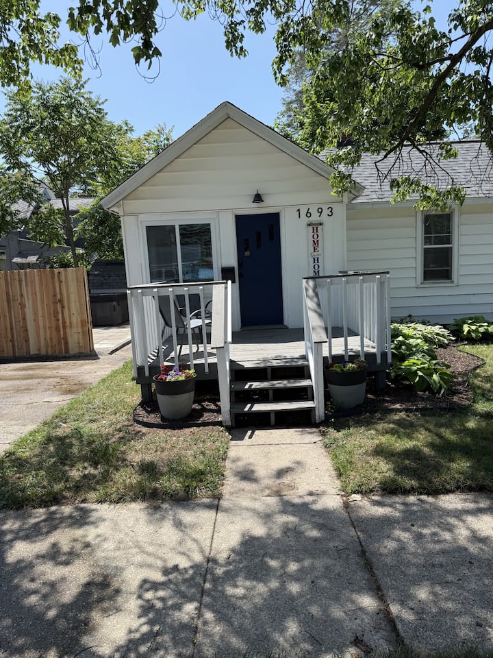 Unwind In Lakeside | Cozy Beach Town 2 Br, 1 Ba - Muskegon, MI
