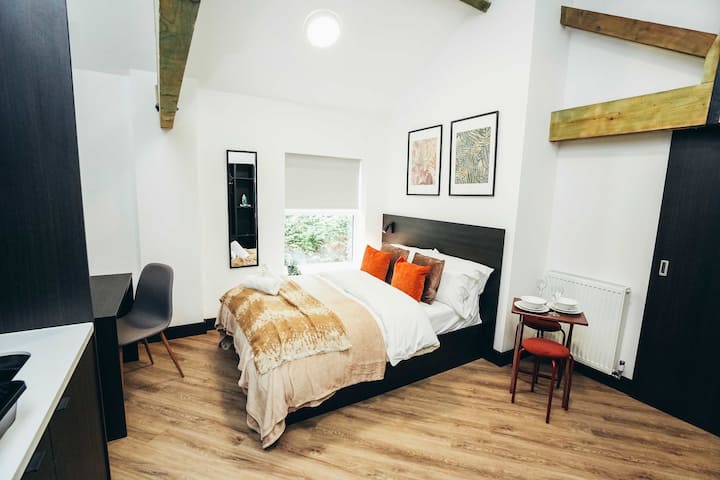No.46 Stylish City Studio Apartment | By Derbnb - Derby