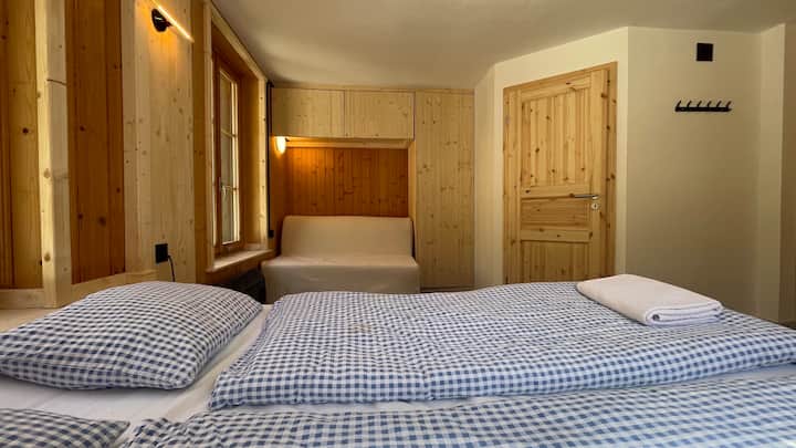 Double With Private Bathroom - Mürren