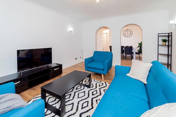 Modern 4 Bedroom House W Parking In Milton Keynes - Milton Keynes