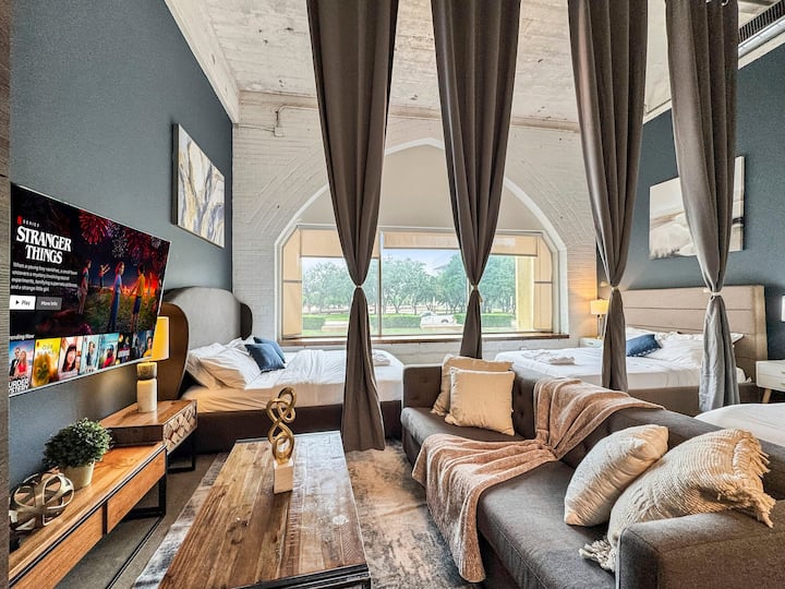 Spacious 222 | 3bd | Sleeps 18 | Free Parking - Dallas, TX