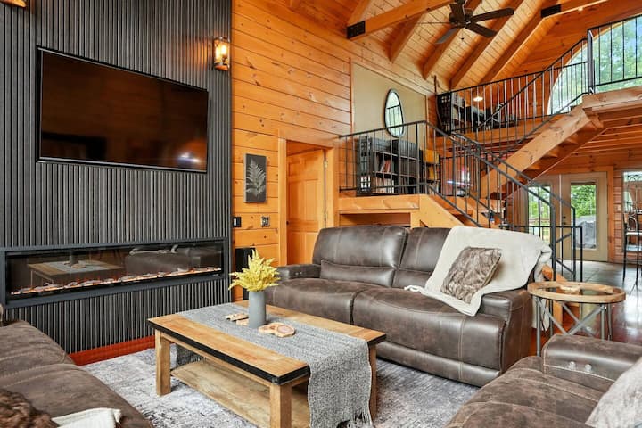 Secluded Nashville Luxury Lodge - Nashville, TN