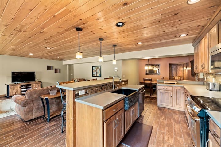 Selkirk Lodge At Cavanaugh's - Priest Lake State Park, Coolin