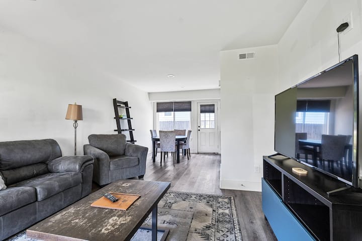 Sleek 2br Townhouse, Stones Throw To Uptown - Charlotte Douglas Airport (CLT)