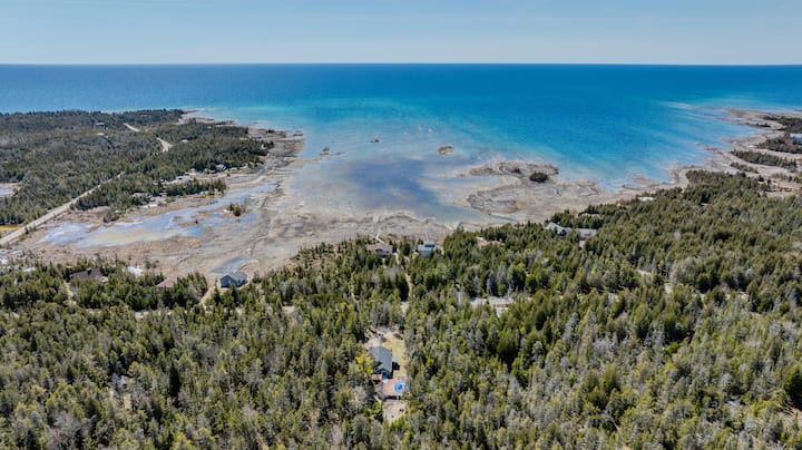 Rustic Vibes W/ Pool & Hot Tub - Tobermory - 