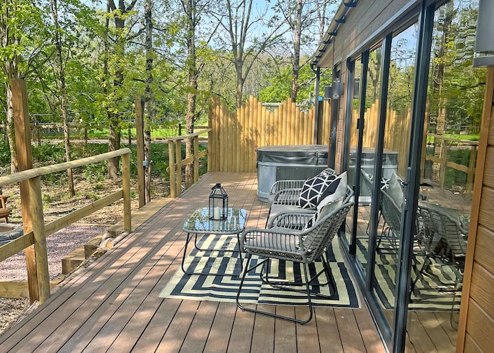 Woodland Container Lodges Slp 2 - United Kingdom