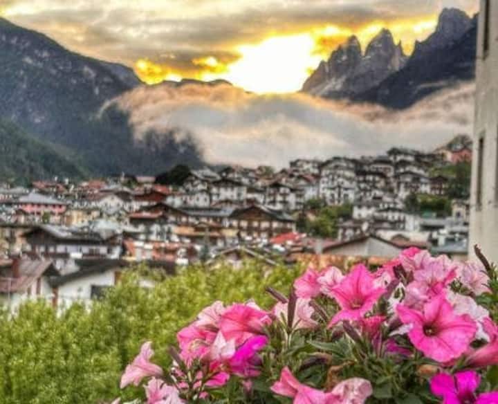 Near The Stunning 3 Peaks Of Laveredo - Auronzo