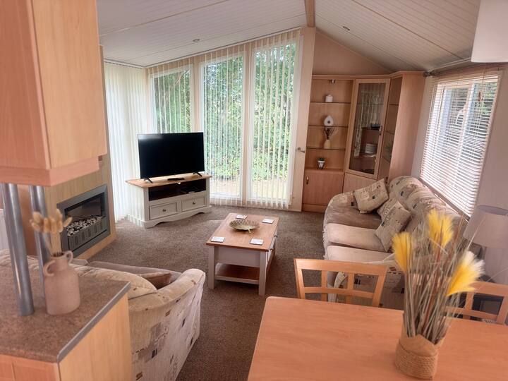 Cedar Retreat Southview - Sleeps 6, Wi-fi & Garden - Skegness