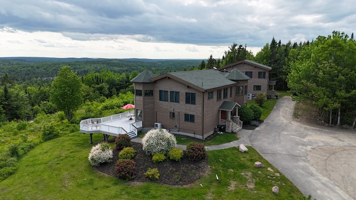 Bear Mountain Lodge Howard Lake. Sleeps 22 - St. Andrews