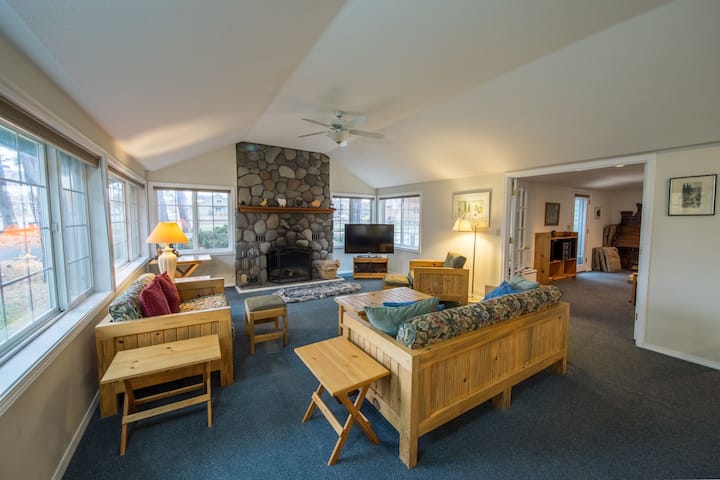 Pine Street Cottage 3 Bdrm Home In A Great - Sisters, OR