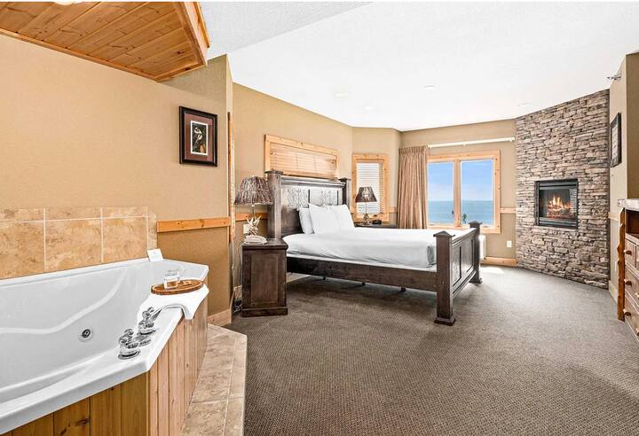 Lake Retreat King Suite - Two Harbors, MN