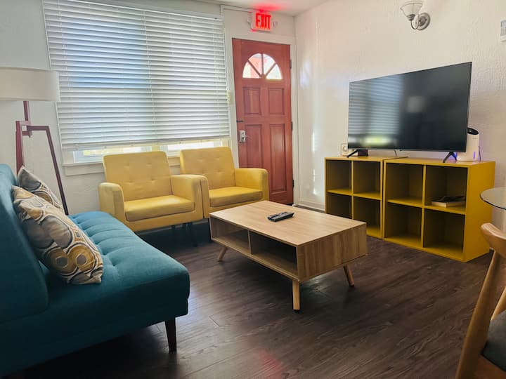 The “Retro” 1950’s First Floor Duplex - 聖奧古斯丁