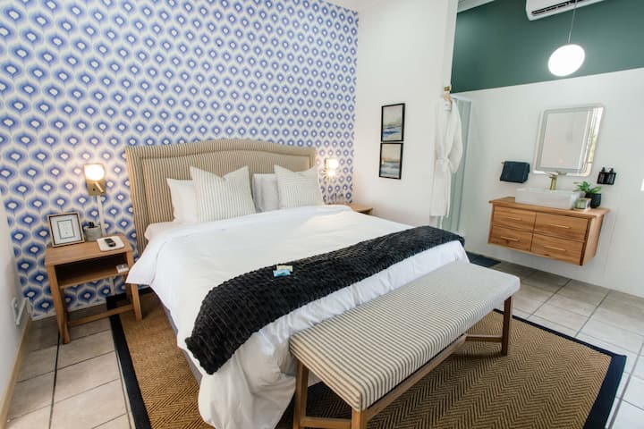 Stylish Standard Suite 4 • Boutique Hotel Stay - Hilton