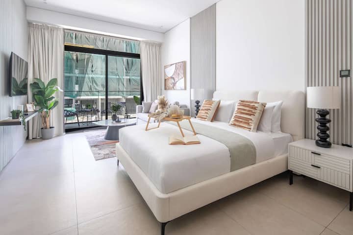 Modern Studio With Balcony In Impz - Sleeps 3 - Dubái