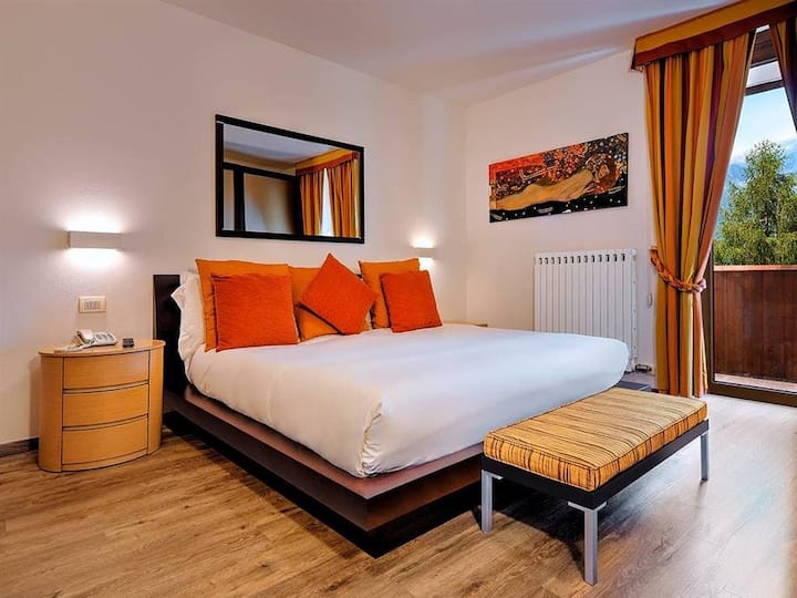 Triple Suite With Panoramic Views & Wellness Touch - Мадонна-ди-Кампильо